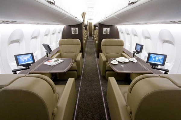 Eerste Bombardier Q400's met zakelijk interieur afgeleverd ...