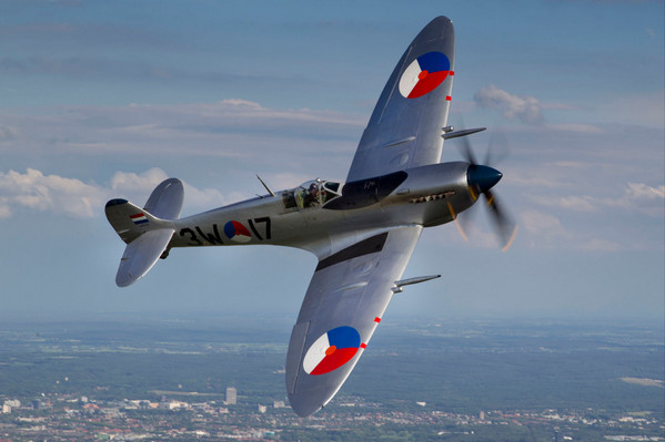 Nederlandse Spitfire 'debuteer't' in Oostwold | Luchtvaartnieuws