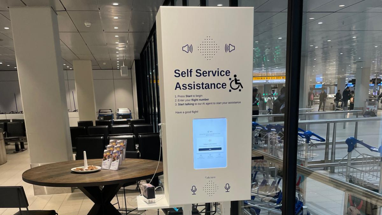 Pilot met AI-assistent ‘Axi’ op Schiphol | Luchtvaartnieuws