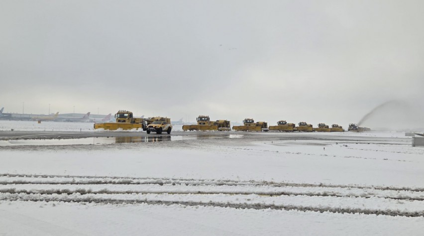 Schiphol: reizigers ga naar huis. En KLM: pas op voor oplichters ...