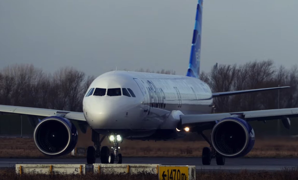 Eerste JetBlue-vlucht vanuit Boston geland op Londen Gatwick ...
