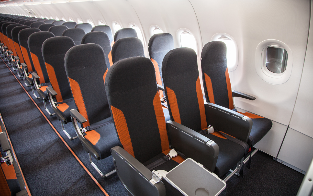EasyJet creëert ruimte op Schiphol door meer stoelen per vliegtuig ...