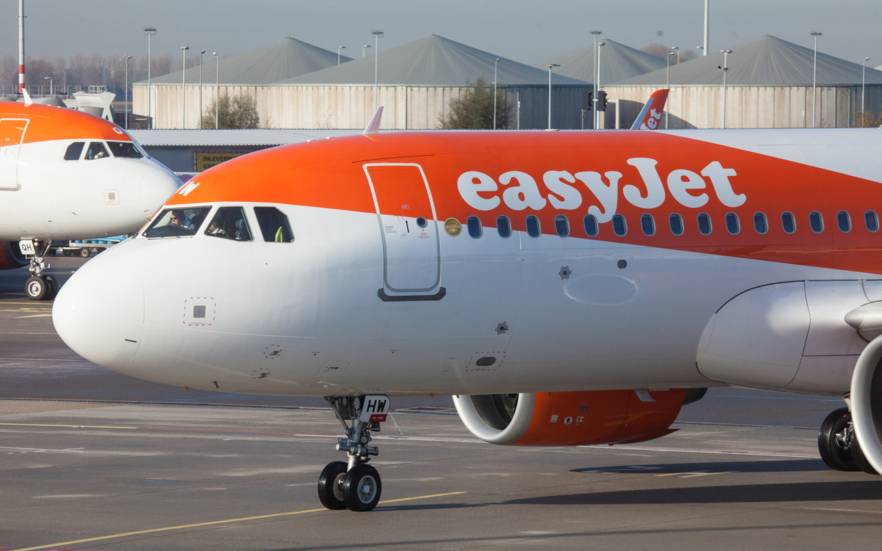 EasyJet versobert handbagagebeleid: geen gratis trolley meer ...