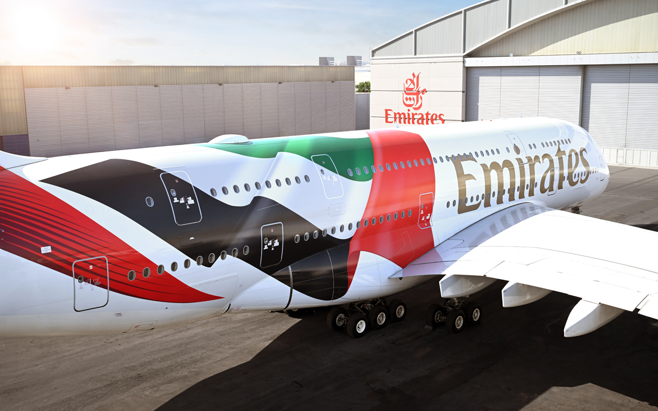 Emirates voorziet Airbus A380 van enorme vlag op de romp | Luchtvaartnieuws
