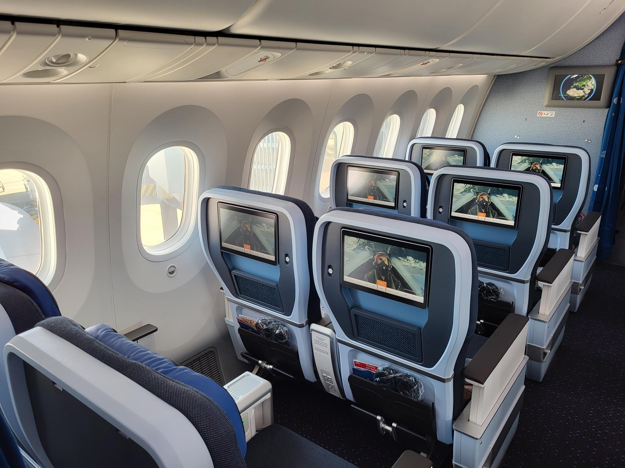 KLM voert eerste officiële vlucht uit met nieuwe Premium Comfort Class ...