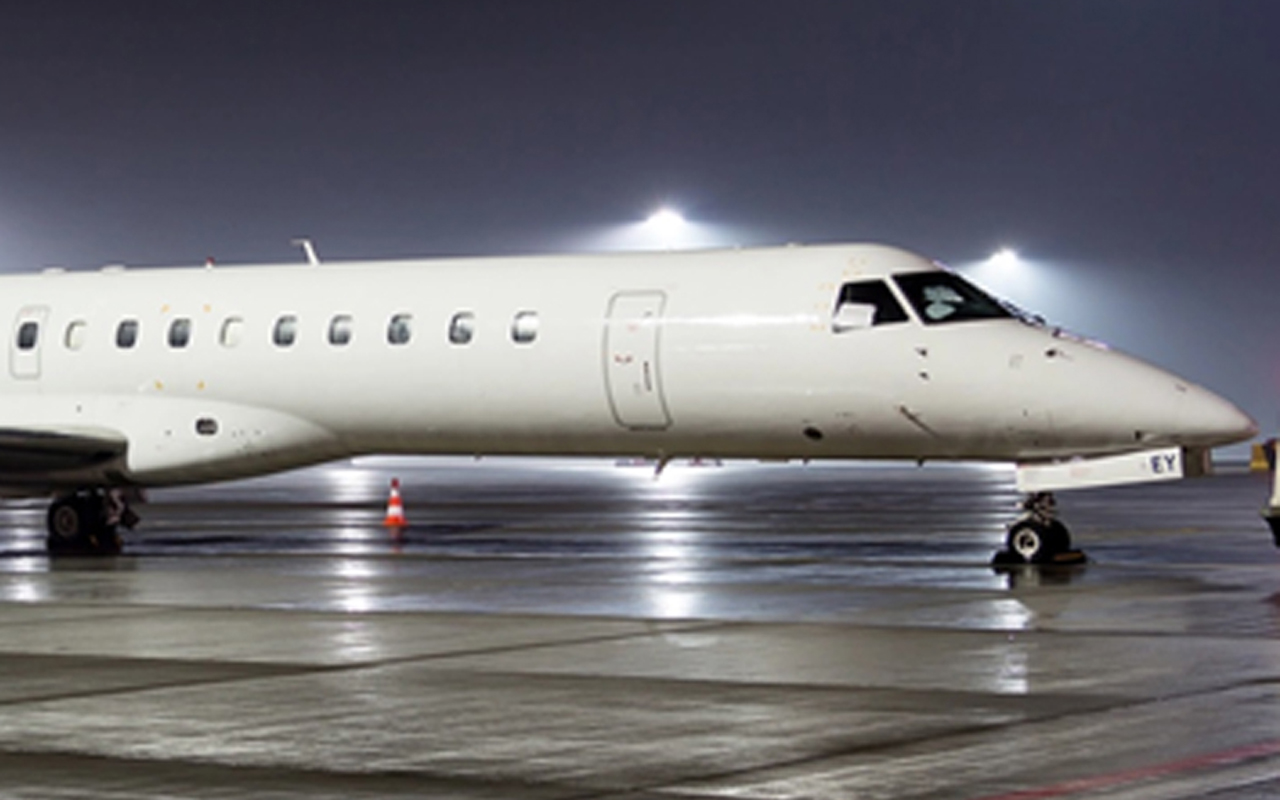 Embraer ERJ-145 brandt na landing uit | Luchtvaartnieuws