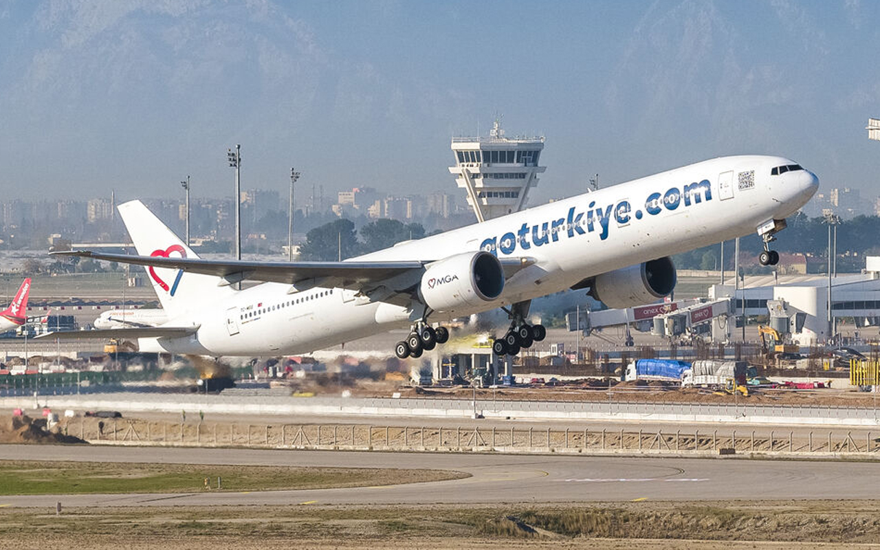 Turkse vakantievlieger Mavi Gök Airlines ontvangt eerste Boeing 777 ...