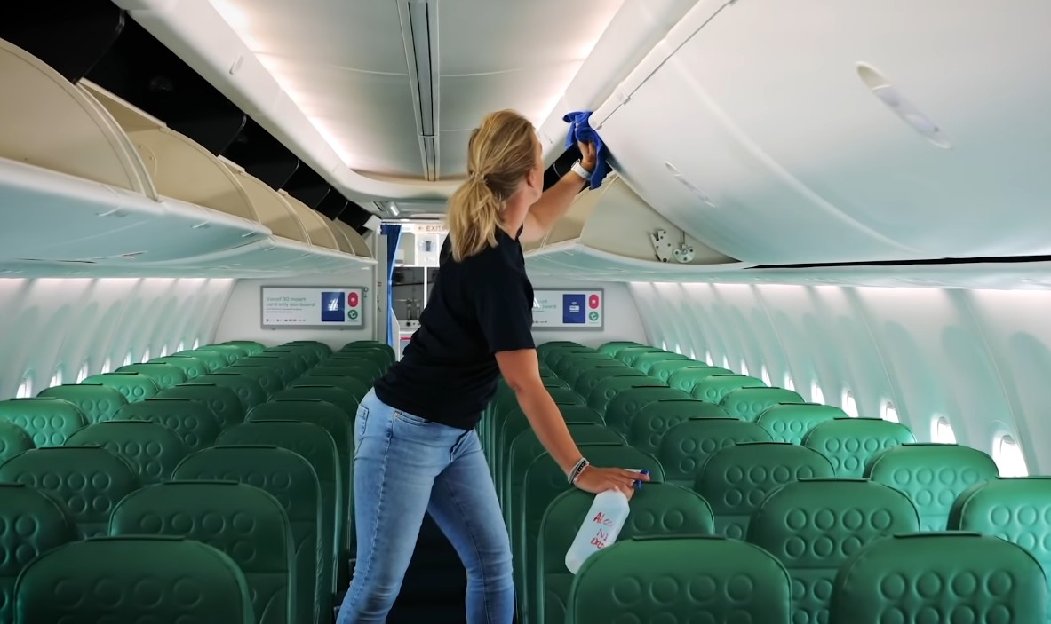 In beeld: Transavia maakt vliegtuigen klaar om weer te vliegen - Oozo.nl