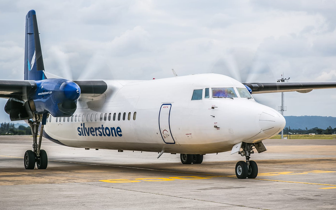 Fokker 50 Silverstone Air schiet van de baan in Kenia | Luchtvaartnieuws