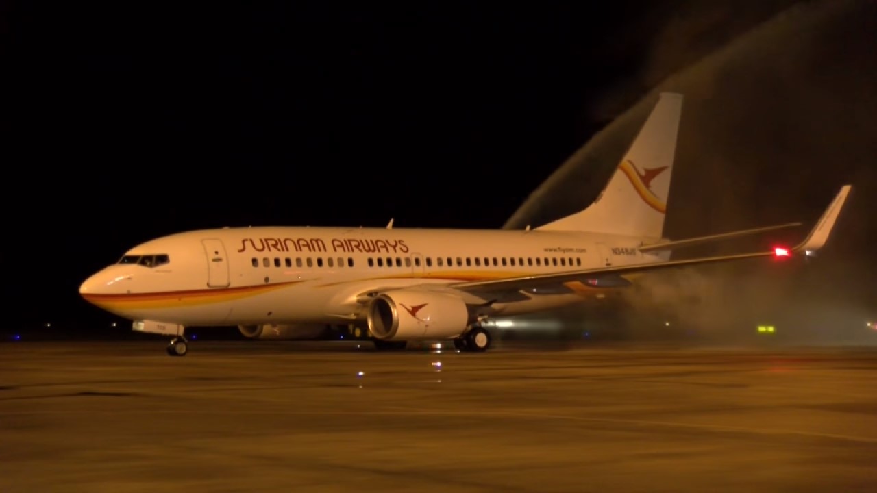 SLM neemt eerste Boeing 737-700 in ontvangst | Luchtvaartnieuws