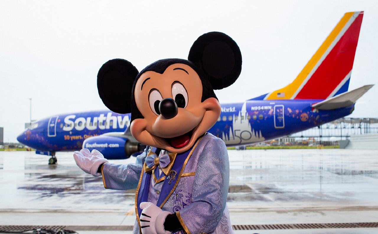 Mickey Mouse is een halfjaar lang de mascotte van Southwest Airlines ...