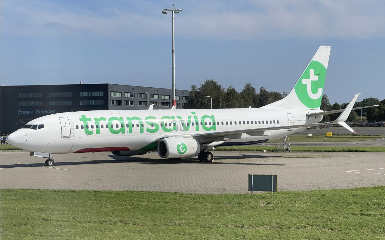 Transavia biedt cabinepersoneel meer salaris na nieuwe ...