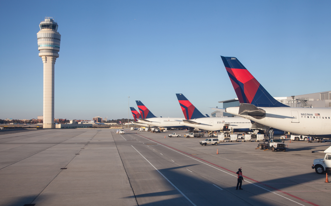 Boeing 757 van Delta Air Lines ontruimd op luchthaven Atlanta ...
