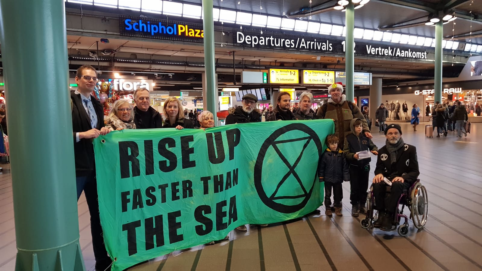 Extinction Rebellion wil vrijdag toegang tot terminals Schiphol ...