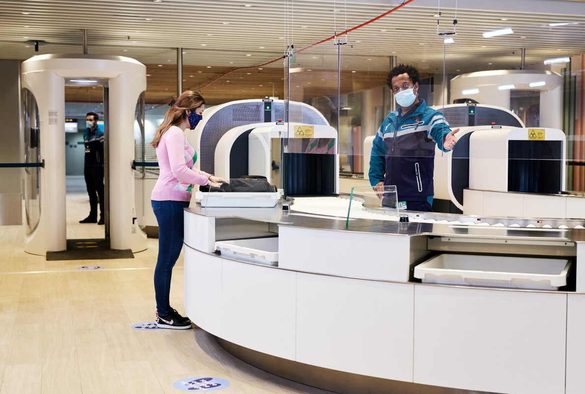 Schiphol volledig over op CT-scans: nooit meer vloeistoffen en ...