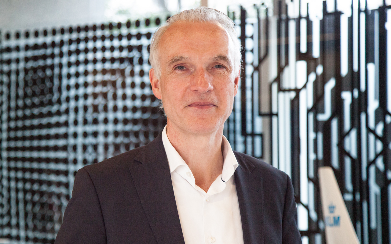 KLM krimpt directie in om kosten te besparen: Barry ter Voert weg ...