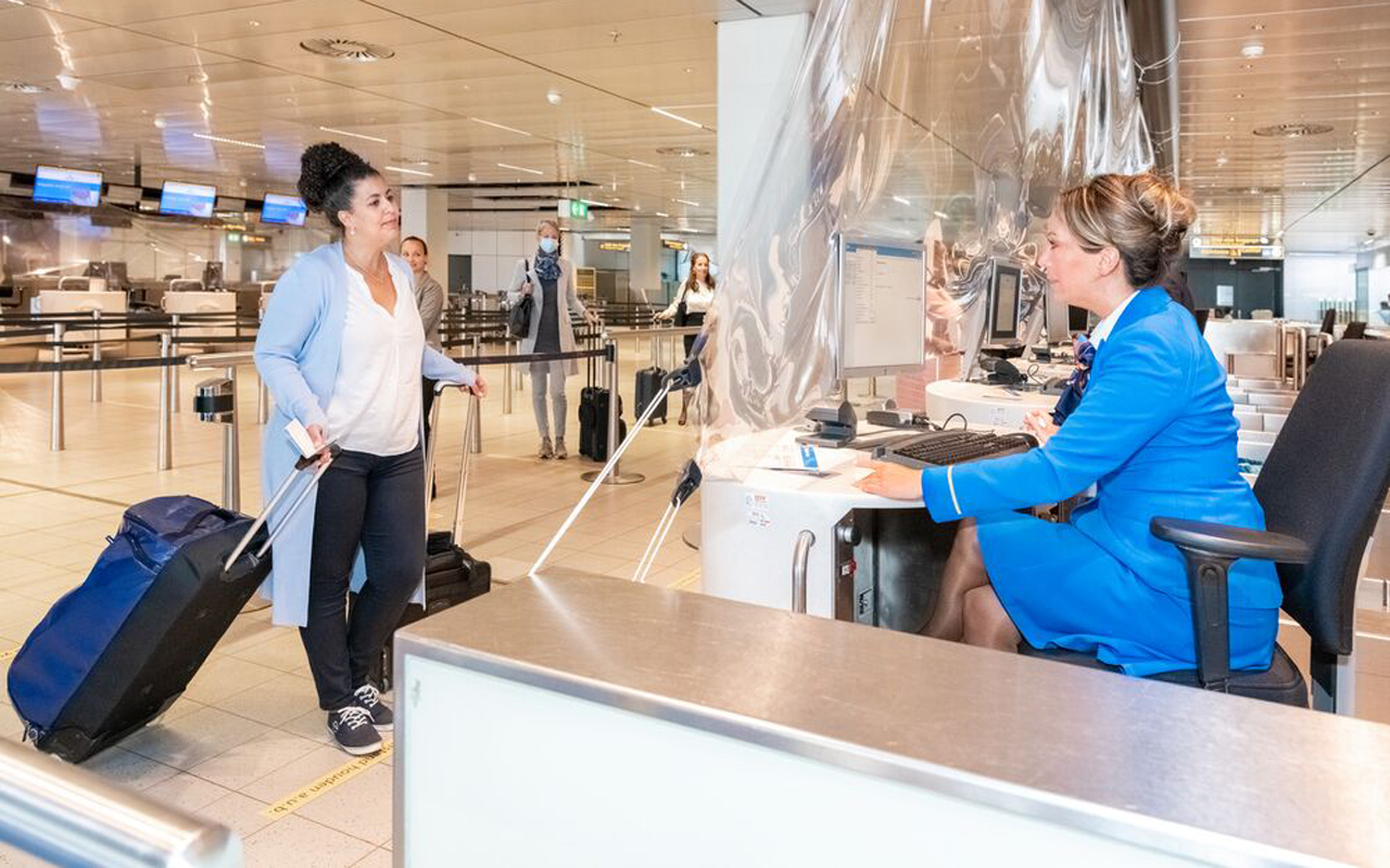 Onderzoek: inchecken ruimbagage kost reizigers steeds meer geld ...