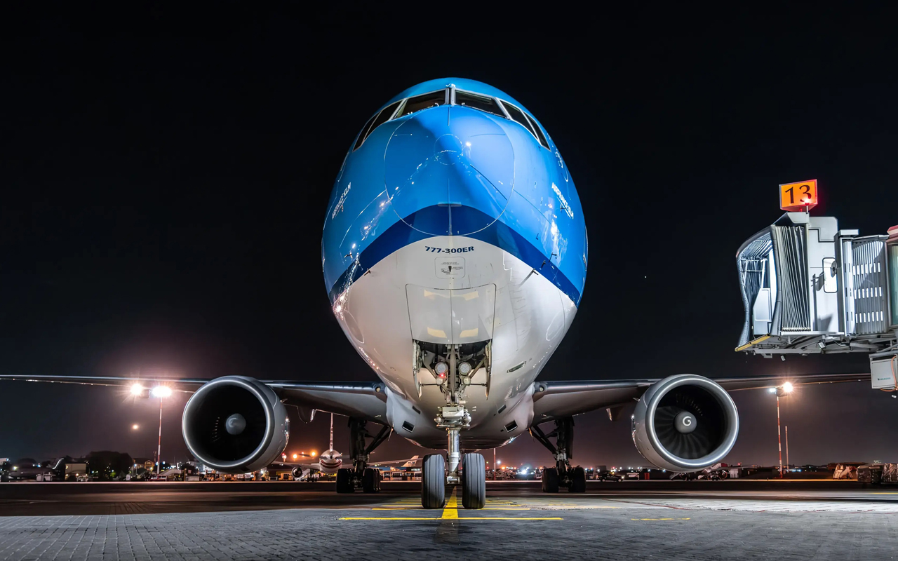 KLM-777 onderweg naar Sao Paulo keert om boven Atlantische Oceaan ...
