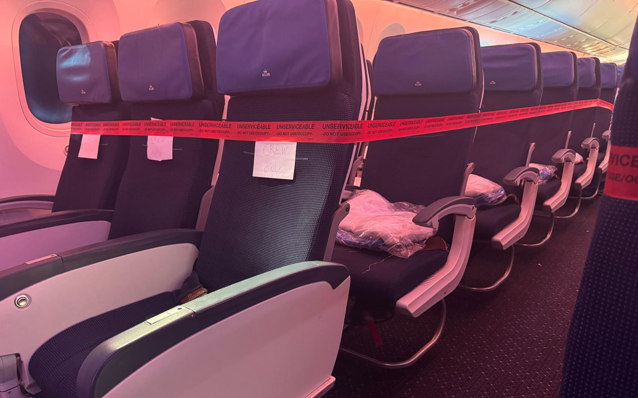 KLM Flight KL702 Faces Door Malfunction, Delays Passengers to Amsterdam ...