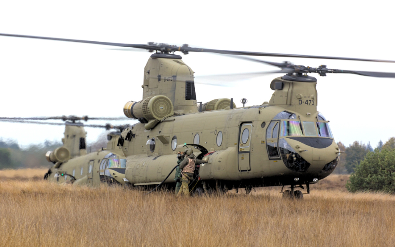 Chinook-helikopter Luchtmacht maakt voorzorgslanding in Venray ...