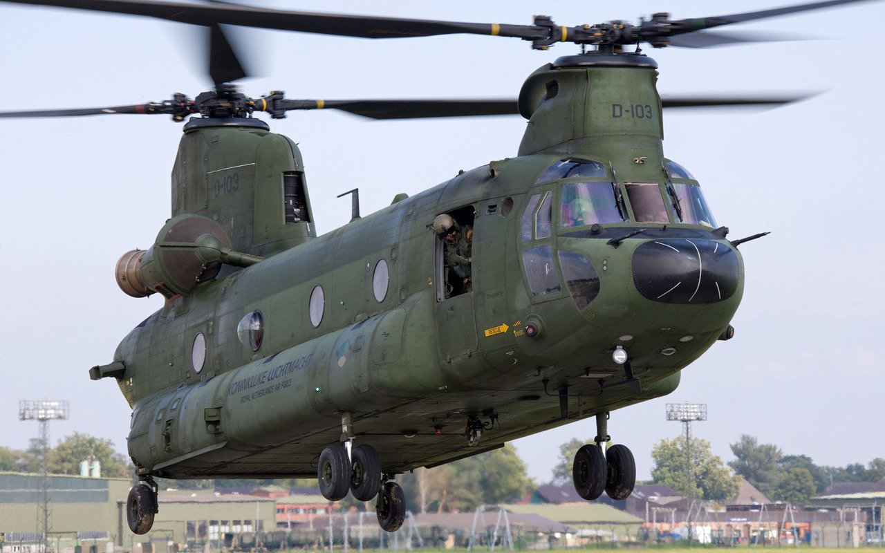 Defensie verkoopt oude Chinooks aan Amerikaanse brandblusfirma ...