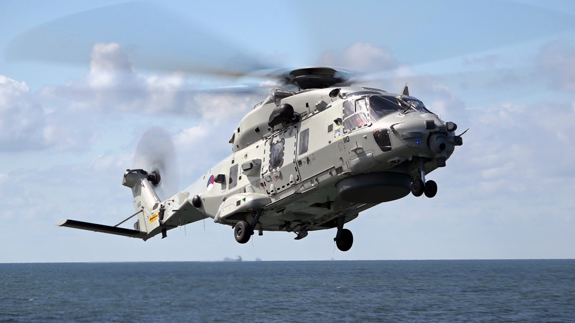 NH Airtime: Deklandingen met de NH90-helikopter van de luchtmacht ...