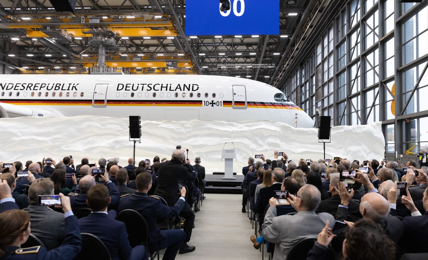 In beeld: Duitsland neemt tweede Airbus A350-regeringsvliegtuig in ...