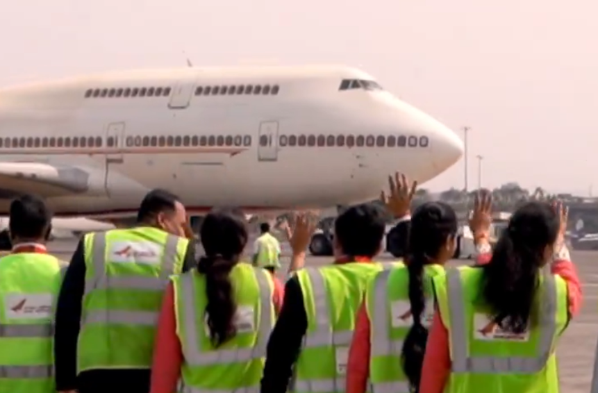 In beeld: Air India zwaait met wing wave Boeing 747 uit | Luchtvaartnieuws