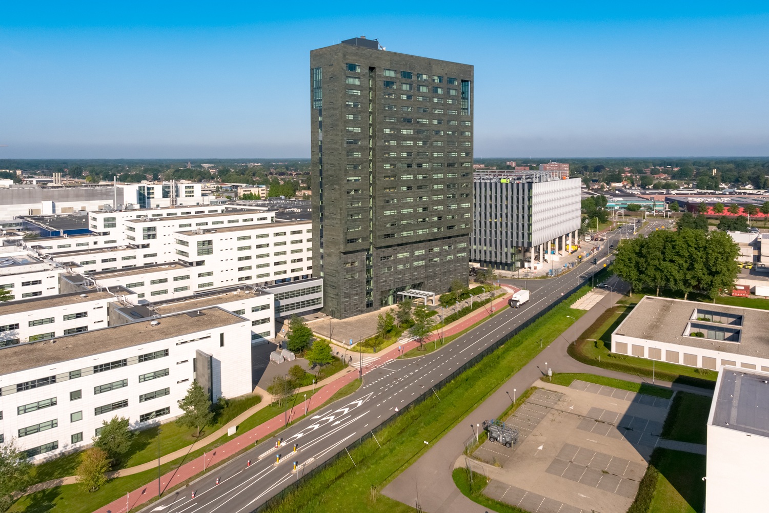 Door groei ASML maken steeds meer expats gebruik van Eindhoven Airport ...