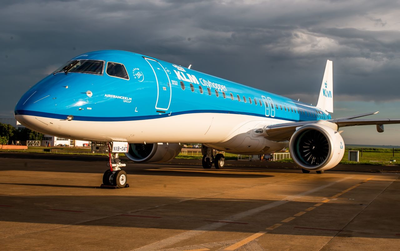 KLM parkeert Embraer E195-E2's op Twente Airport | Luchtvaartnieuws
