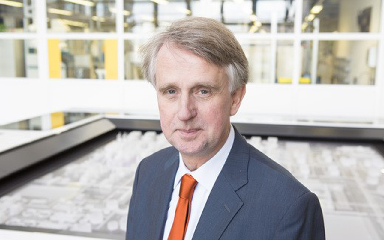 Schiphol-topman Benschop biedt excuses aan voor chaos: 'dit doet pijn ...