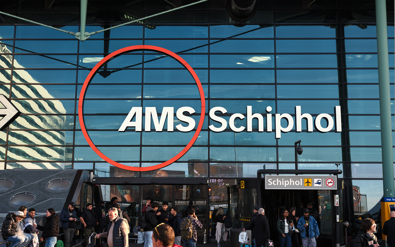 Schiphol annuleert nieuwjaarsreceptie: veldbedden in plaats van ...
