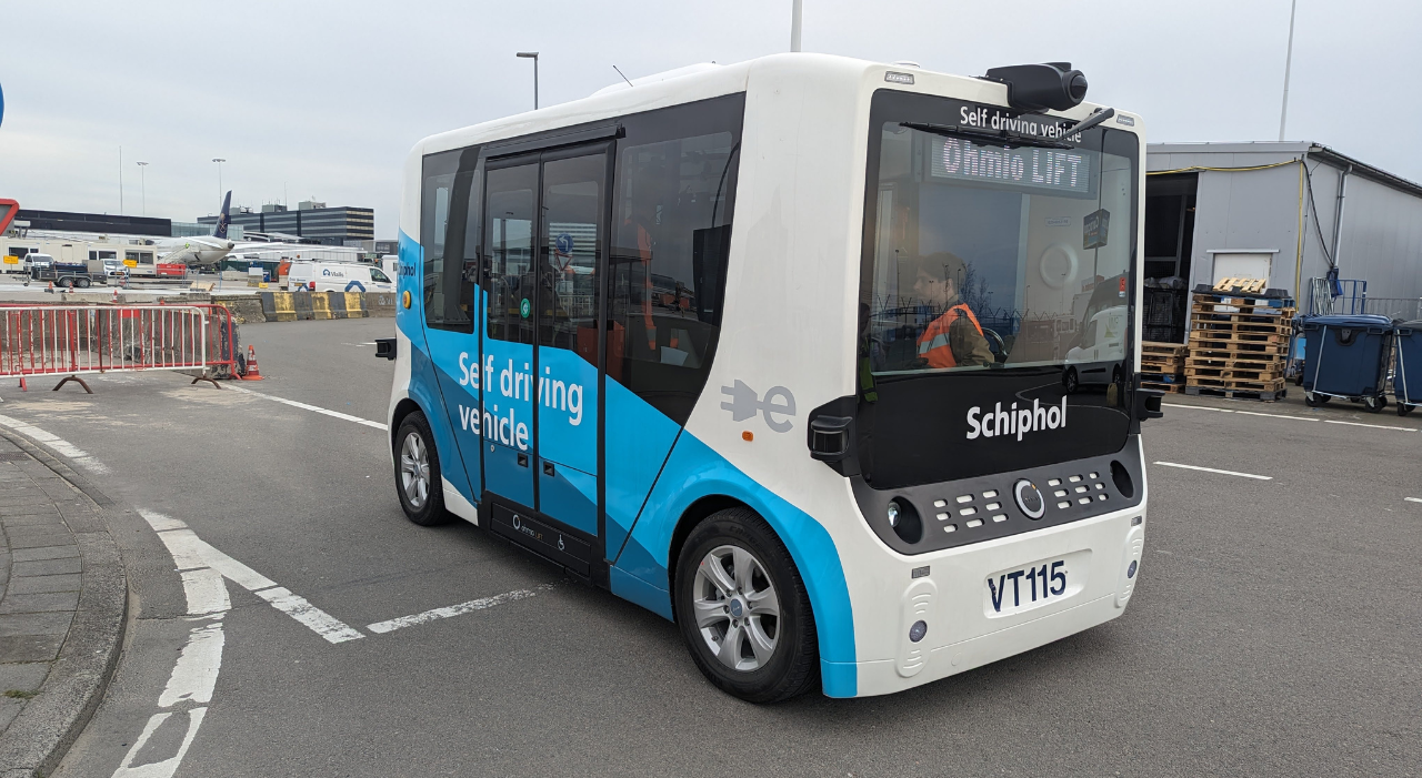Schiphol maakt eerste proefritten met autonome bussen | Luchtvaartnieuws