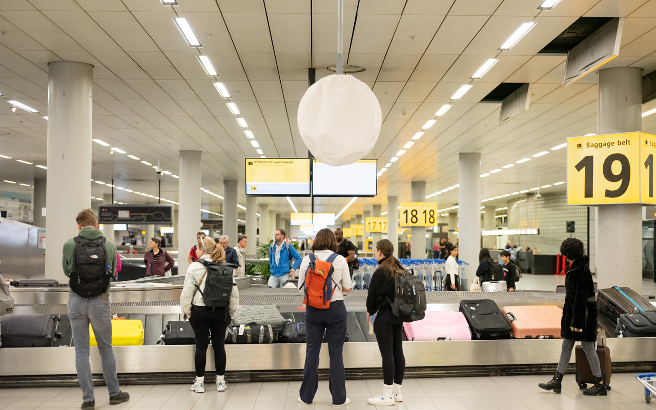 Klokken op Schiphol continu kapot: repareren is te duur | Luchtvaartnieuws