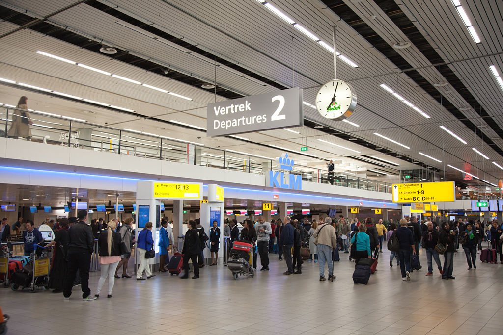 Schiphol ervaart goede doorstroom op drukke zaterdag | Luchtvaartnieuws