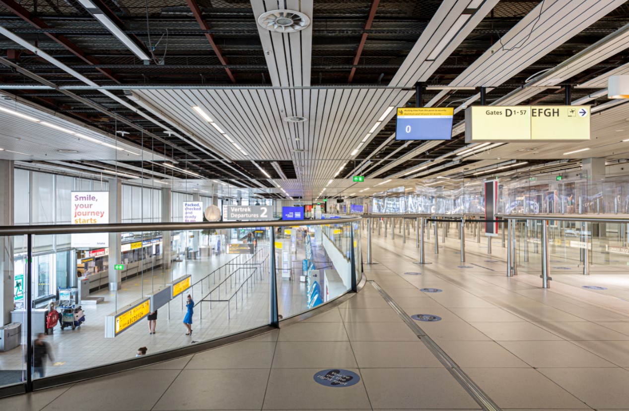 Vanaf maandag is het kouder in terminal Schiphol; luchthaven zet kachel ...