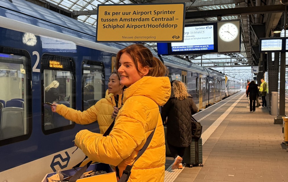Feestelijke start voor Airport Sprinter tussen Schiphol en Amsterdam CS ...