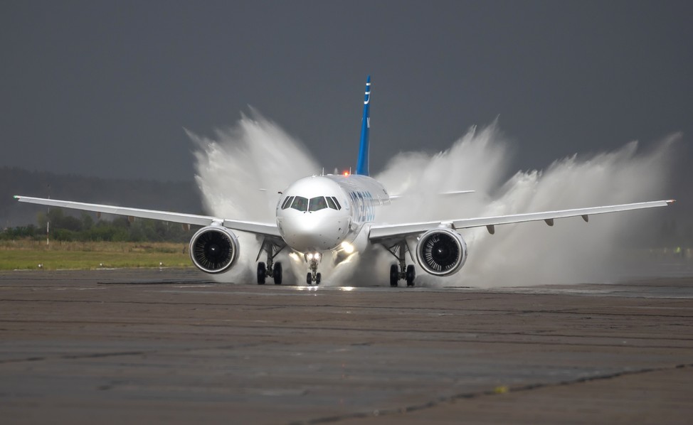 Prototype MC-21 vast in sneeuw na mislukte test | Luchtvaartnieuws